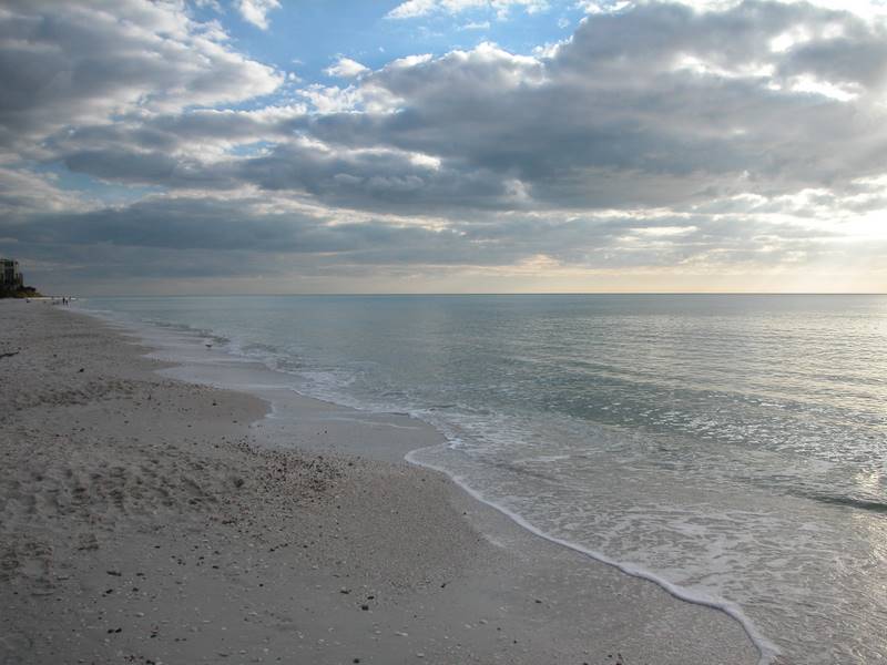 Naples, Florida beaches. Photos and reviews by BeachHunter.